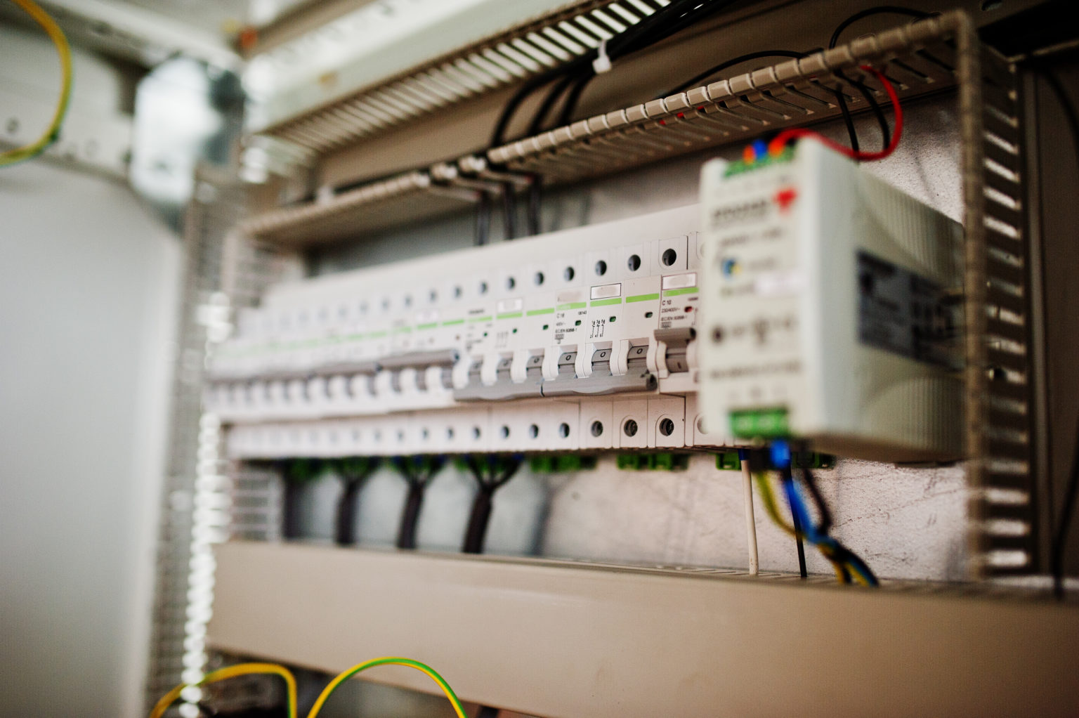 Disjoncteurs et courbes B, C ou D — quelles différences ? - Blog LME